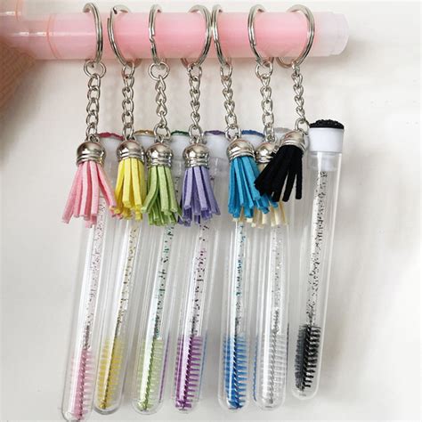 Най новата тръба от 50 бр четка за мигли с пискюл златна верижка