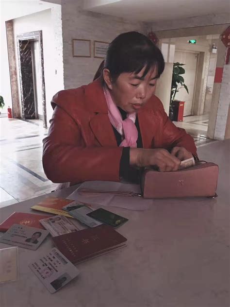 拾金不昧暖人心，平凡中传递正能量