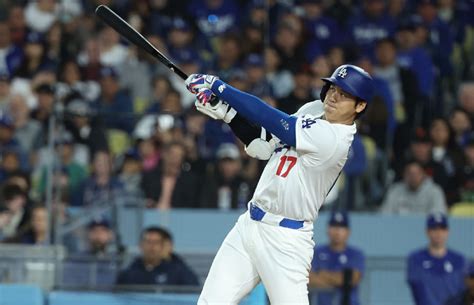 Fan Who Caught Shohei Ohtanis First Dodgers Hr Ball Gets Very Little