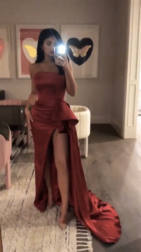 Pin By Marisol Meza On King Kylie Prom Outfits Kylie Jenner Dress