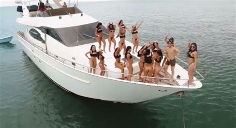 Duh Perusahaan Ini Sediakan Paket Wisata Seks Narkoba Tanpa Batas