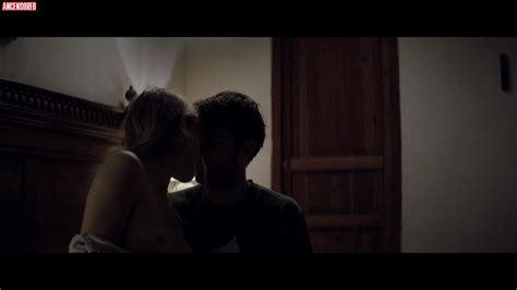 Naked Larisa Faber In Reina