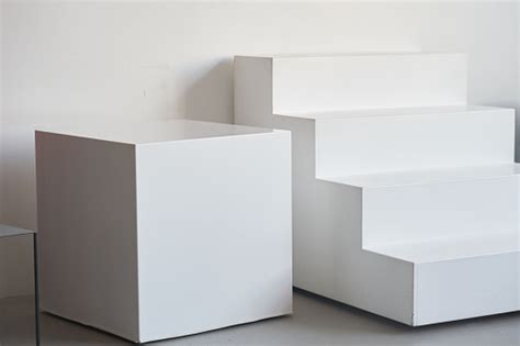 큐브 플랫폼 계단 연단 계단이있는 연단 제품 데모를위한 스튜디오 룸 배경 0명에 대한 스톡 사진 및 기타 이미지 0명 각도 건설 현장 Istock