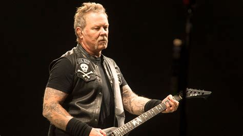 Metallica Lead Singer James Hetfield Re Enters Rehab Tour Delayed Abc7 Los Angeles