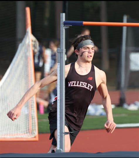 Wellesley Athlete Of The Week Indoor Track And Fields Nick Nicolazzo