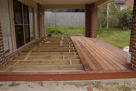 38 Low Budget Floating Deck Ideas To Spruce Up Your Backyard