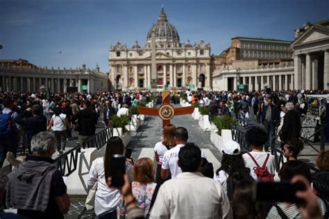 Ватиканът притихна в скръб след смъртта на папа Франциск Галерия видео