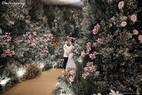 មកទស្សនាការរៀបចំតុបតែងយ៉ាងស្រស់ស្អាត ក្នុងមង្គលការដ៏អធិកអធមមួយ កាលពីថ្ងៃទី៥ ធ្នូ ២០១៩ នៅ