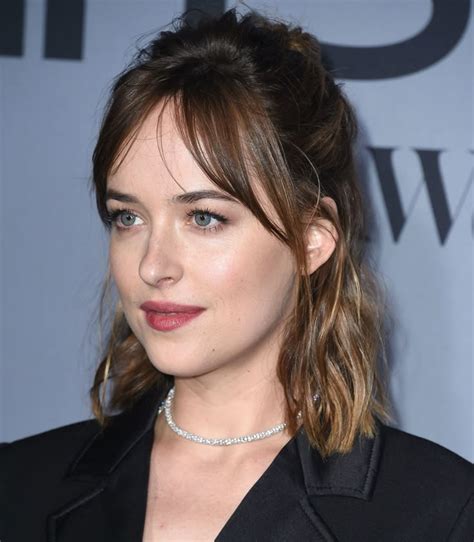11 Hairstyles To Try If You Have Curtain Bangs That Are All Dakota