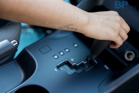 주차시 P먼저 주차 브레이크 먼저” 운전 베테랑도 헷갈리는 이것 모르면 기어 다 박살 납니다