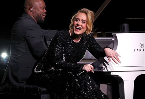 Adele Merayakan Berakhirnya Residensi Las Vegas Dengan Set Kotak Vinyl Live Tabloidku