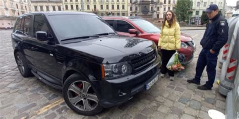 Скандал у Львові молодики посеред вулиці слухали пісні Лєпса відео Новини