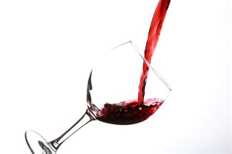 다양한 디켄터에서 기울어진 유리에 레드 와인을 붓는다 0명에 대한 스톡 사진 및 기타 이미지 0명 Gravity Assist 기포 Istock