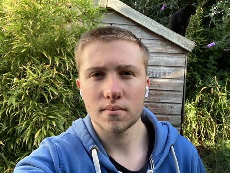 Oneplus Nord Vs Iphone Se Which Should You Buy Android Authority