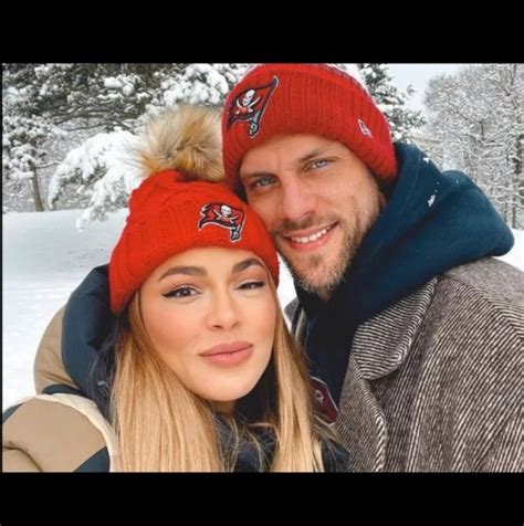 Мъжът на Жени Джаферович разказа за тормоза и заплахите към семейството Снимки За Жената