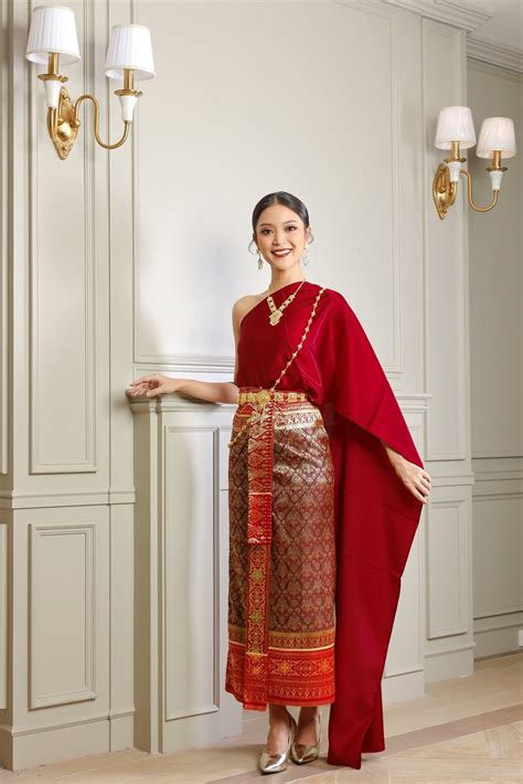 Thai Women Traditional Attire Step By Step Guide To Wearing A Chut