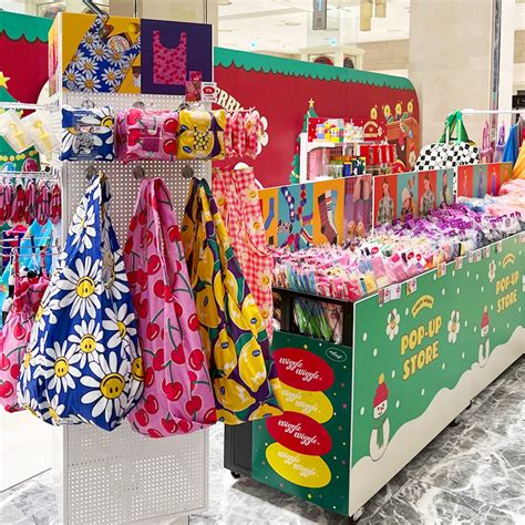 위글위글 Pop Up 명동 신세계백화점 본점 12월 한 달간 크리스마스 분위기 물씬🎄 명동