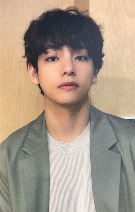 ᴮᴱbtsupdates⁷ On Twitter Taehyung Selca Kim Taehyung Bts Taehyung
