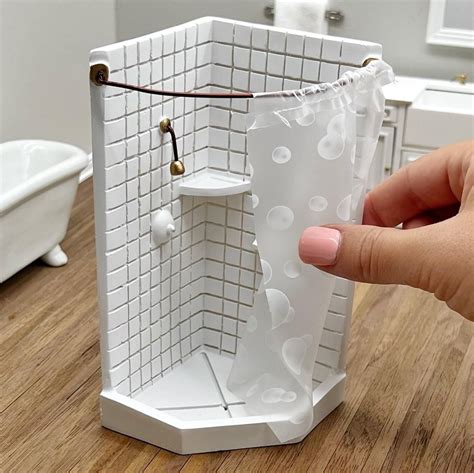 Open Corner Shower With No Walls