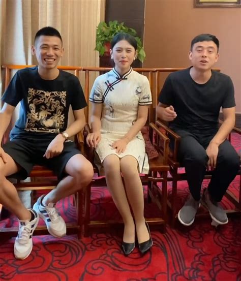 旭旭宝宝收到斗鱼“提醒”，删除与铁山靠合影，反思自己谨言慎行