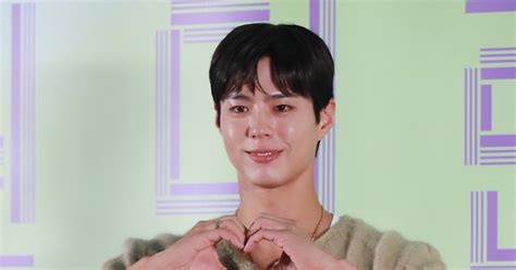 오빠 앞에선 소녀 박보검 12년 팬 기억→포옹 또 미담 추가