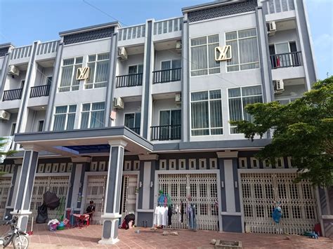 ស្ត្រីជនជាតិថៃខឹងប្តីផឹកស៊ីនាំស្រីញីមកលេងដល់បន្ទប់ហាមមិនស្តាប់តូចចិត្តលោតសម្លាប់ខ្លួន