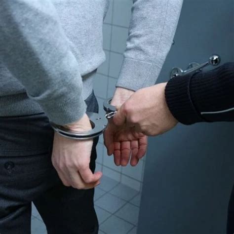 Patru Elevi De 16 Ani S Au Filmat în Timp Ce întrețineau Relații