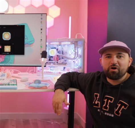 Mousepad And Mouse Placement On Point I Guess Rlinustechtips