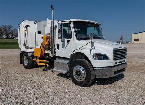 Under Cdl Capable New Way Wolverine Automated Side Loader Side Loaders