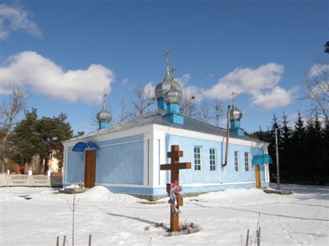 Церковь Вознесения Господня Комарин Брагинский район фотография общий вид в ландшафте