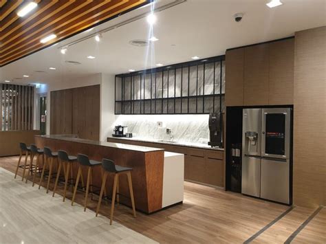 ผลงานการทำแผ่นทองแดงดุนลายตรงโซนเคาน์เตอร์ ของร้านกาแฟชื่อดัง โดยใช้รูปแบบการทำแผ่นทองแดงทุบหรือ