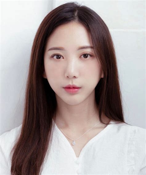 연습생 출신 기상캐스터 오요안나 사망…향년 28세 한국경제