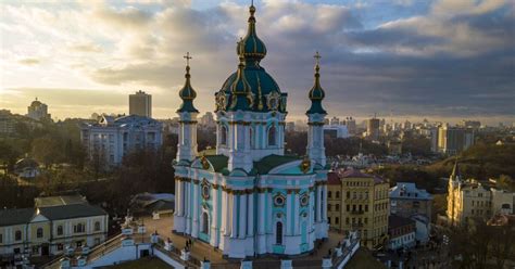 Коли православні віряни відзначатимуть великі церковні свята у 2023 році Календар