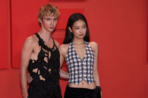 지저분·여성혐오적 제니 드라마 디 아이돌 혹평 세례 아시아경제