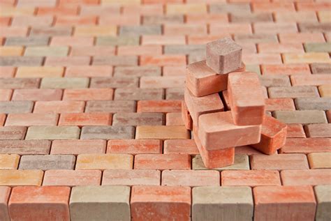 더미에 화려한 벽돌 벽돌 질감이 닫힙습니다 블록은 벽돌 포장에 쌓여 있습니다 벽돌 근처의 공간과 여유 공간을 복사합니다 0명에 대한 스톡 사진 및 기타 이미지 Istock