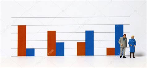 Personas En Miniatura De Pie Delante De Un Gr Fico De Barras El