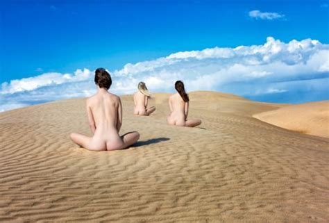 Foto De Erotic Nude Outdoor Yogi