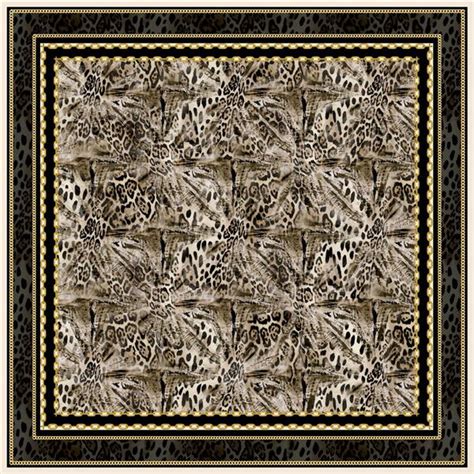 طرح روسری پلنگی با قاب فلزی طلایی رنگ کرم قهوه ای مشکی 1662605