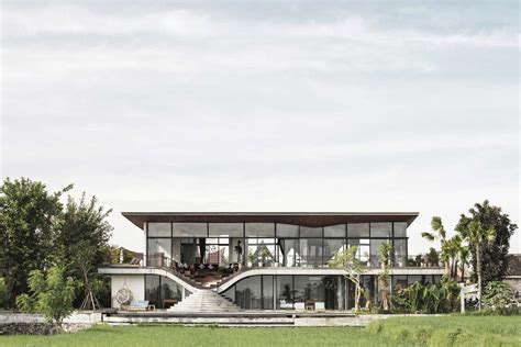 Curved Architectural Elegance With Wood Patterned Interiors Amidst