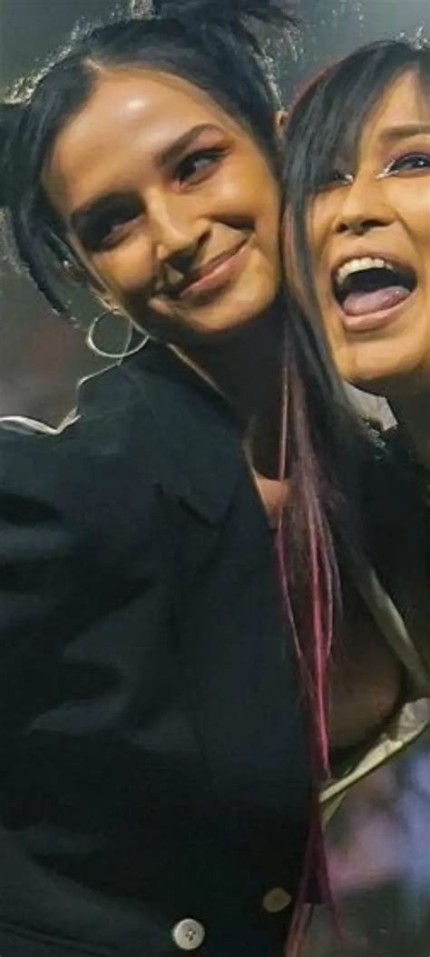 Poppy Nip Slip Scrolller