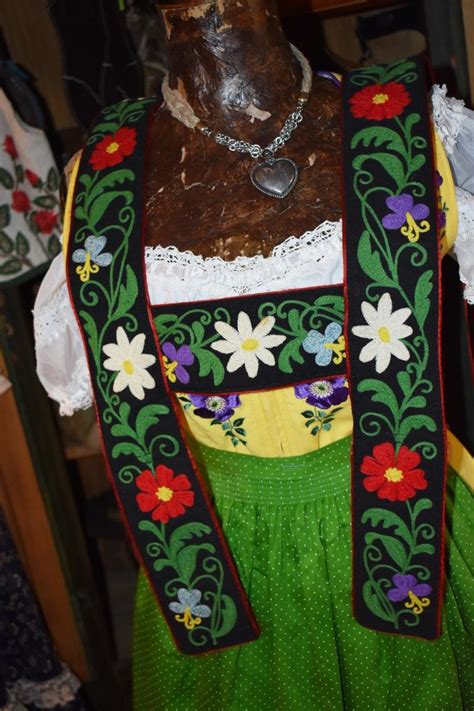 Starožitné Vyšívané Popruhy Ke Kroji Aukro