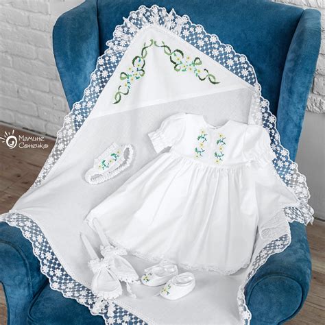 Повний набір для хрещення дівчинки “Ромашки вишиті літо” льон вишивка білою зеленою та жовтою