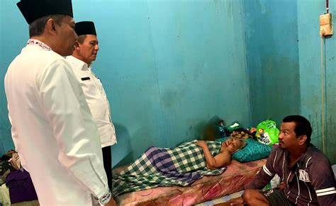 Hidup Bersama Cucunya Yang Lumpuh Nenek Sri Didatangi Gubernur Kepri