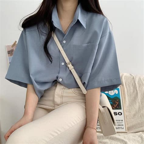 하이쭈 가볍고 얇은 두께감으로 시원하게 입어지는 반팔남방 포켓으로 밋밋하지 않구요 다양한