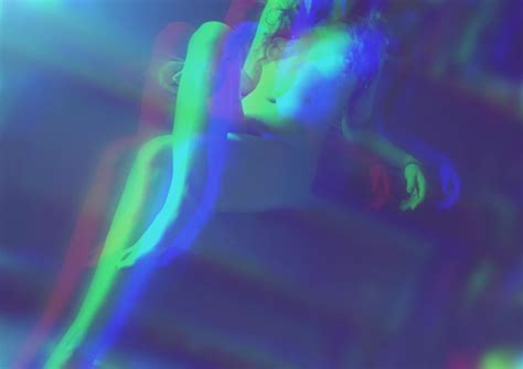 Simultaneously Sitting And Floating Nudes ArtGW NUDE PICS ORG