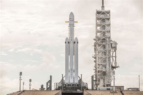 spacex shows off stunning pictures of its falcon heavy rocket fully assembled on the launchpad