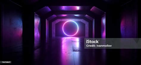 공상 과학 소설 미래 네온 보라색 파란색 빛나는 원 모양 빈 어두운 우주선 터널 지하 활기찬 레이저 모양 그런지 콘크리트 반사 그래픽 배경 3d 렌더링 0명에 대한 스톡