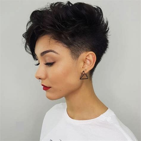 21 Undoubtedly Coolest Pixie Cuts For Wavy Hair Haircuts And Hairstyles 2021