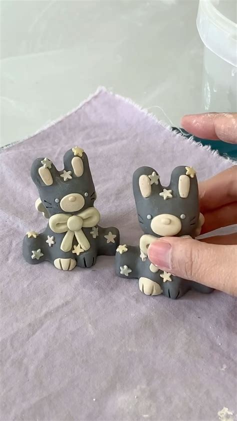 믹스쳐 • Mixture 부산도자기공방 부산원데이클래스 오랜만에 커스텀 오더를 받았습니다 전체적인 컨셉은 숲속 피크닉이었고요 갈색 푸들 고구마 바나나 귤이