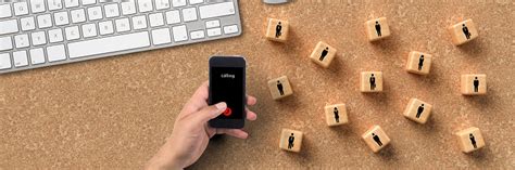 스마트 폰과 큐브와 함께 사람들의 기호와 그들 사이의 연결 노트북 사용하기에 대한 스톡 사진 및 기타 이미지 노트북 사용하기 Brand Name Online